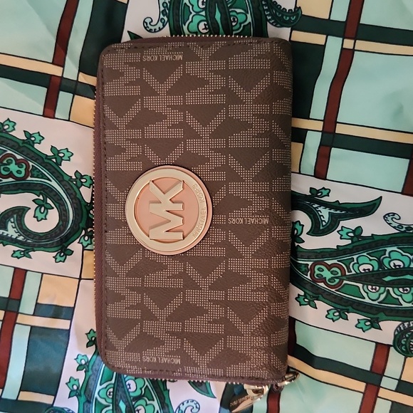 Michael Kors | Bags | Michael Kors Large Wallet | Poshmark